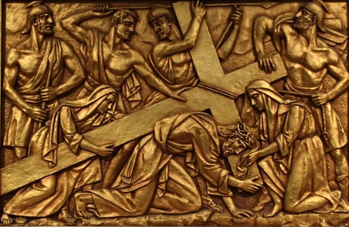 Sorrowful Mysteries: the Carrying of the Cross – Eloray